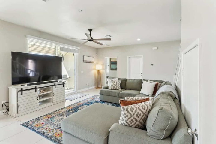 Fantastic 5-bedroom House With Ac In Charming Fontana - Fontana, CA