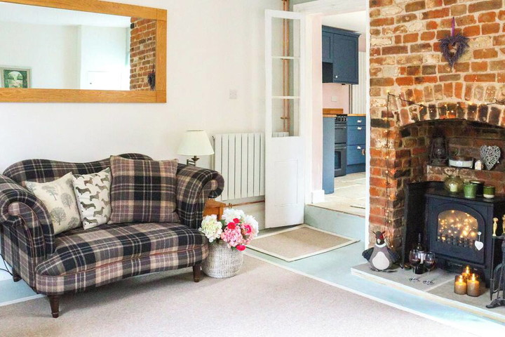 2 Bedroom Accommodation In Bredon, Near Tewkesbury - Tewkesbury