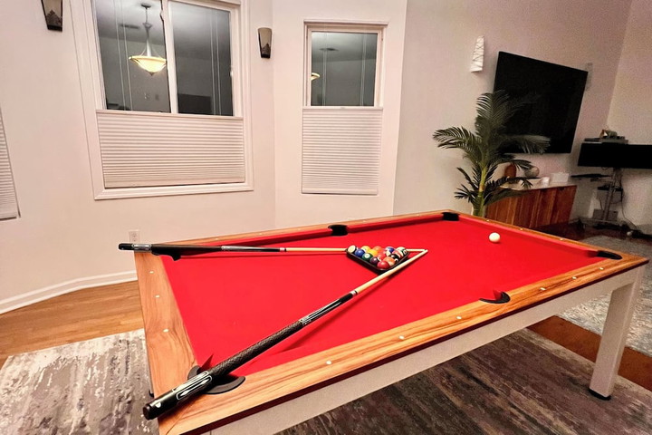Views Of Ny Skyline & Statue Of Liberty With Pool Table, 5min To Train To Nyc -
