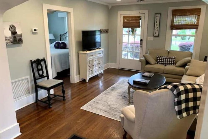 Sandals & Friends-pet Friendly Bungalow - Pensacola, FL