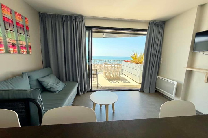 Beach Apartment, Pool, Balcony, Pets, Parking - Angles