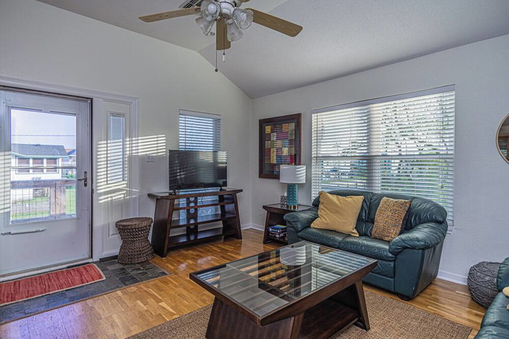 Charming 3-bedroom Cottage With Ac In Jamaica Beach - Galveston