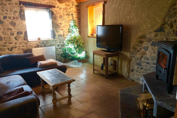 'Authentic And Cosy' Gîte With Private Terrace, Wi-fi And Air Conditioning - Auvergne