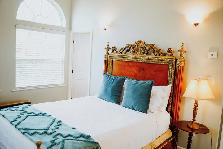 Intimate Papaya Suite 1-bedroom At Award-winning Shangri-la Bed & Breakfast - West Bay