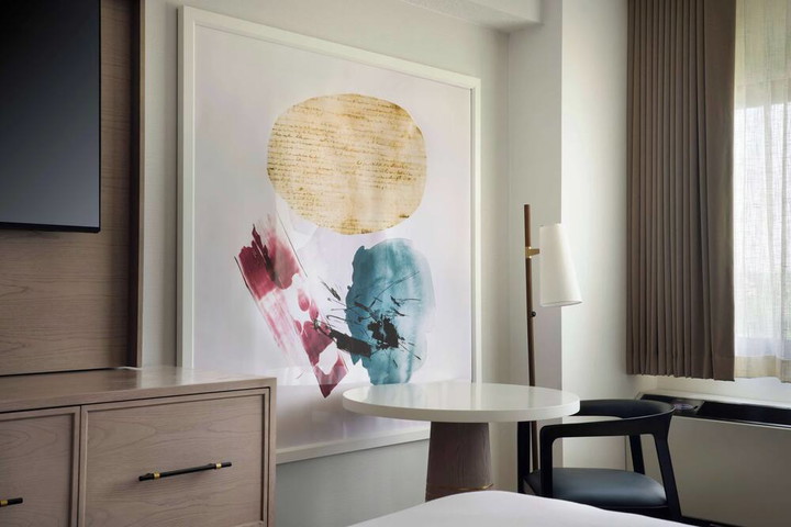 Steps From Shops & Transit  Central White Plains Suite - Greenwich