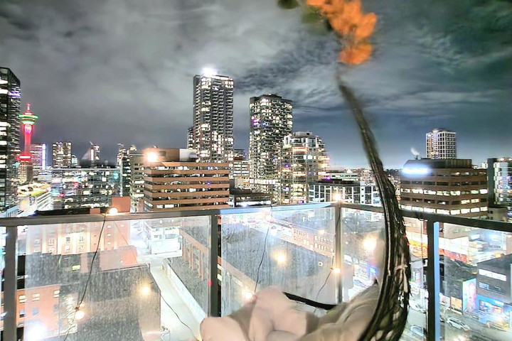Luxurious Condo W/ Breathtaking Tower Views | Heart Of Downtown - Calgary