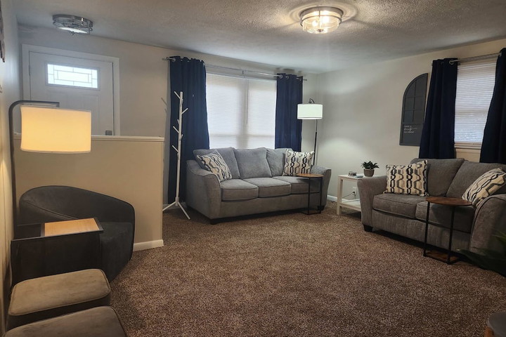 Modern And Cozy Space Near Columbus Attractions - Columbus, IN