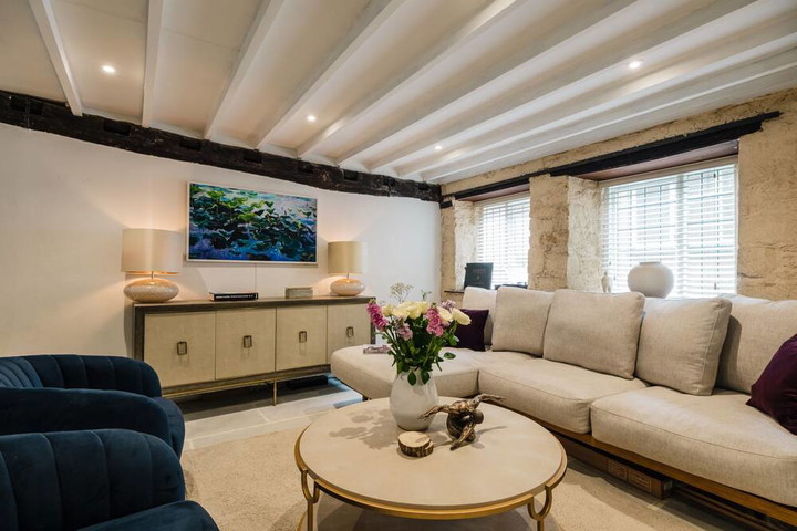 Beautifully Presented Dog Friendly - College Cottage - Burford, UK
