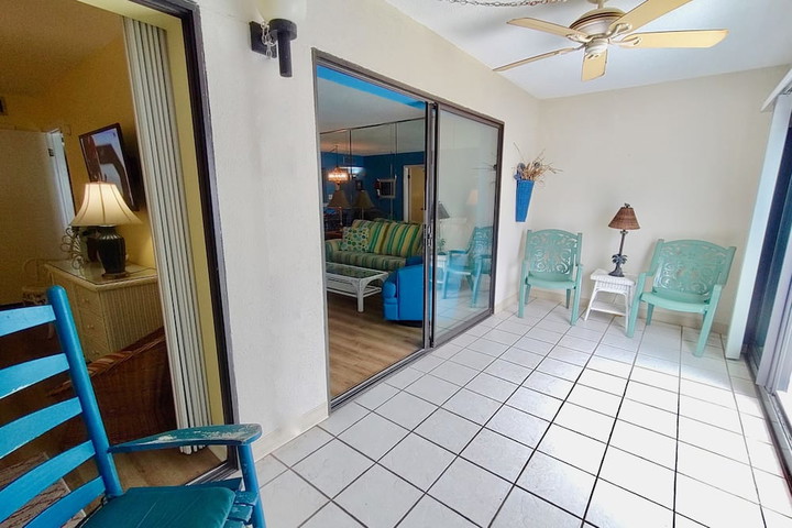 Beachfront Condo With Glass-enclosed Balcony - Gulf Shores, AL