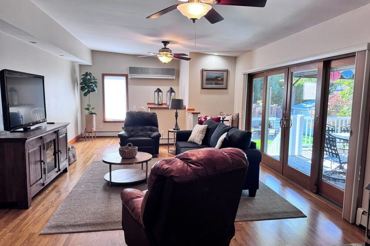 Spacious 6 Bedroom Cozy Seaside Escape - Rhode Island