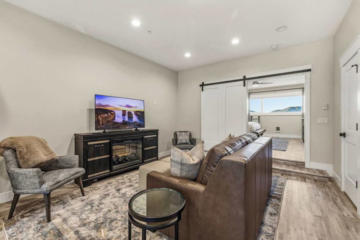 Mountain Getaway Modern Condo - Swan Valley, ID