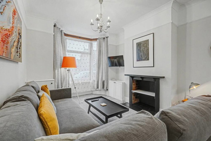 Spacious And Modern 2-bedroom House With Garden - Free Parking - Northampton, UK
