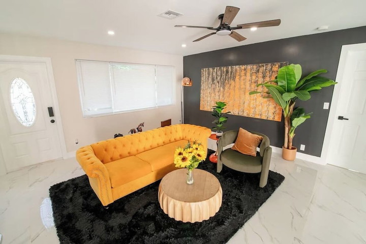 Luxury Pool Retreat Near Hard Rock Sleeps 10 - Fort Lauderdale, FL