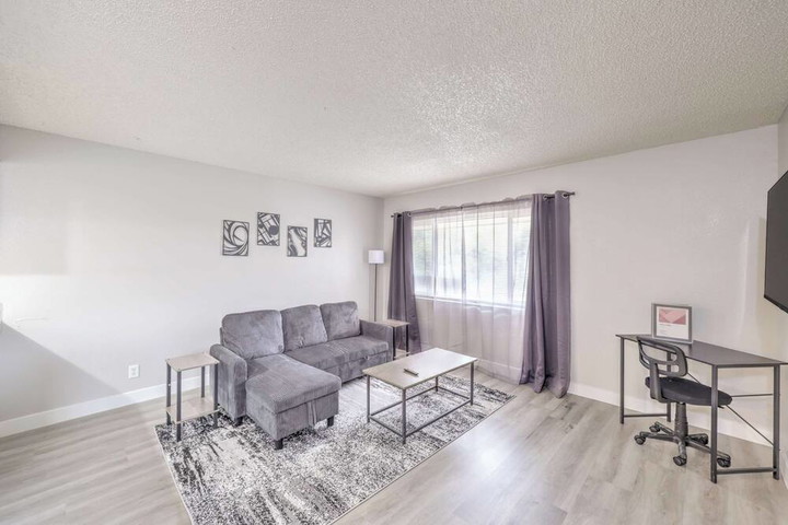 Relaxing Vegas Retreat | Sleeps 6 - Las Vegas, NV