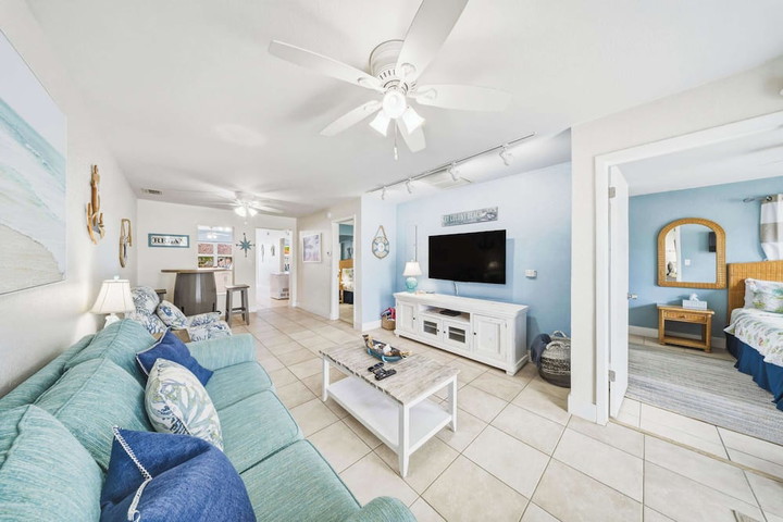 Happy Manatee - 3 Bed/2 Bath 1/2 Duplex Home Waterfront With 37 Ft Dockage In Key Colony Beach, With Cabana Club Private Membership - Marathon, FL