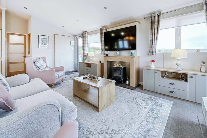 2 Bedroom Accommodation In Girvan - Girvan
