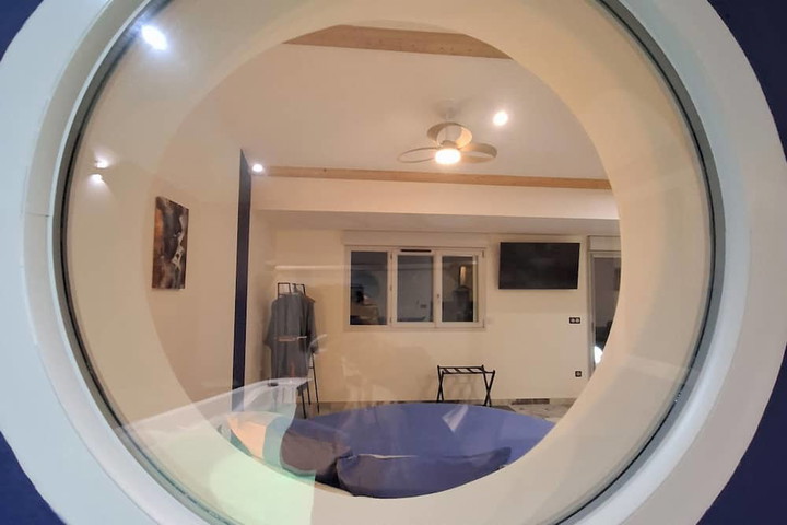 Chambre Romantique Avec Piscine Et Spa Privatifs, Intérieurs Et Chauffés! - Saint-Marcellin