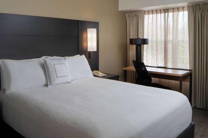 Revel In Aesthetic Charm! Free Breakfast, Near National Air And Space Museum! - Fairfax, VA