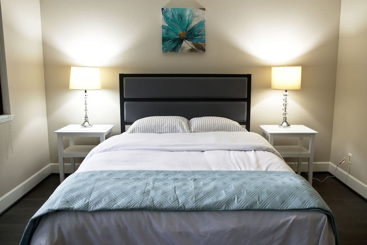 Spacious Condo In Downtown Bellevue - Issaquah, WA