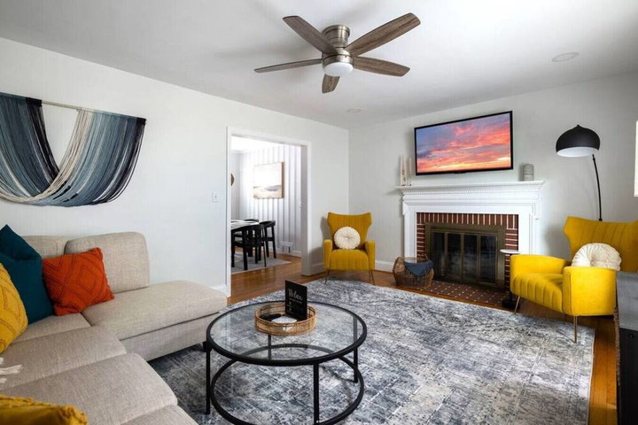Spacious, Sunlit Retreat W/ Huge Yard - Burlington, NC