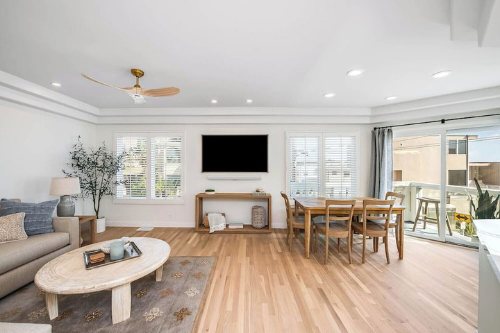Steps To The Sand | Ocean Views | Sleeps 8 - Manhattan Beach, CA