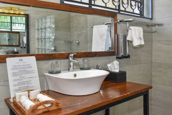 Superior Room In Gigiri Near United Nations Nairobi, Cozy Stead Garden House - Nairobi