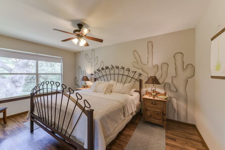 Utopia River Retreat Is A Secluded Paradise Nestled Along The Sabinal River In The Texas Hill Country. - Utopia, TX