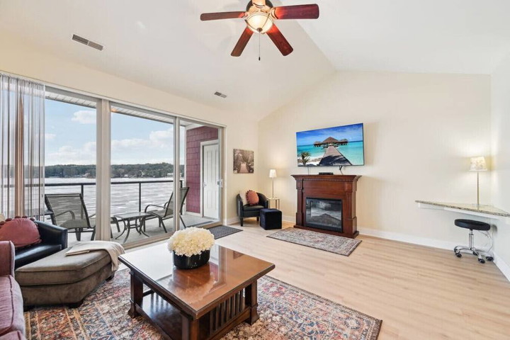 Top Floor Retreat At Delton Grand - Lake Delton, WI