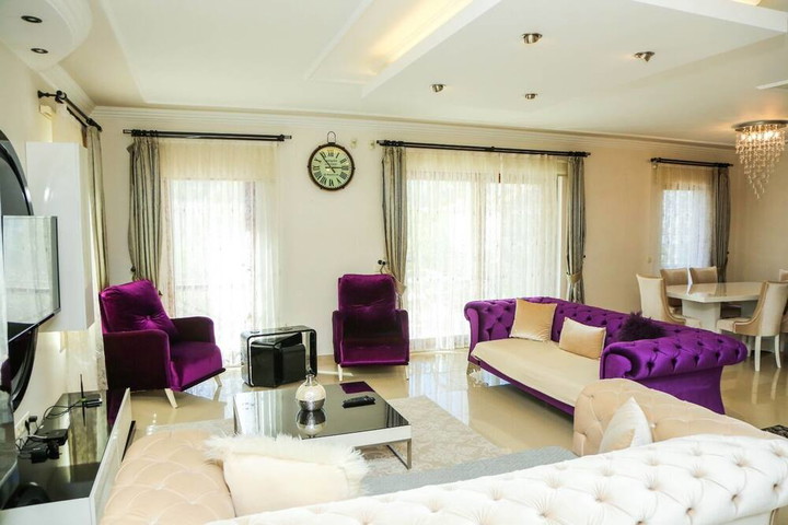 Hot Tub-fireplace-pets-sleeps 11-bbq-pool-parking - Dalyan