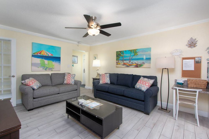 Cute Beach Condo With Heated Pool, Steps To The Sand Cbs 204 - 더네딘