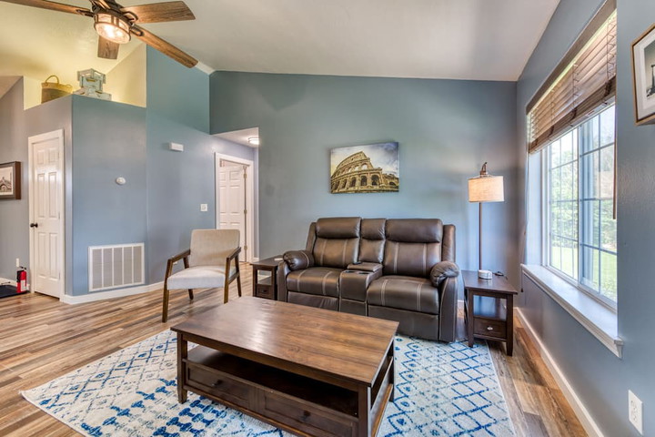 Modern 3br W/ Mountain Views  Sleeps 8  2 Car Garage Plus Extra Parking - Hamilton, MT