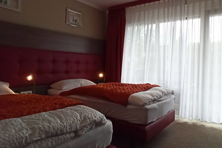 Doppelzimmer Kompakt, Modern Mit Balkon/terrasse, 1 Doppelbett Oder 2 Einzelbette - Donaueschingen