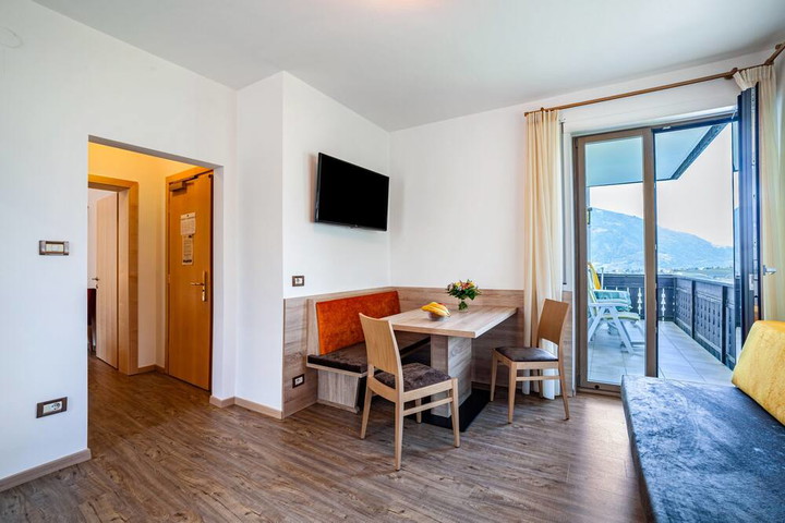 Apartment "Gartenheim Josef" With Mountain View, Shared Pool & Wi-fi - Schenna