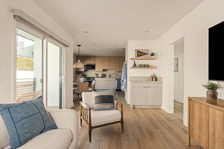 Tide House | Hermosa Beach - No 4 - 2bd W Parking - Redondo Beach, CA