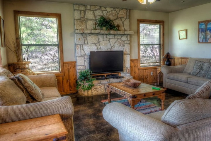 Casa Del Sol, Private Pool, Wi-fi, @ Frio River Vacation Rentals - Concan, TX