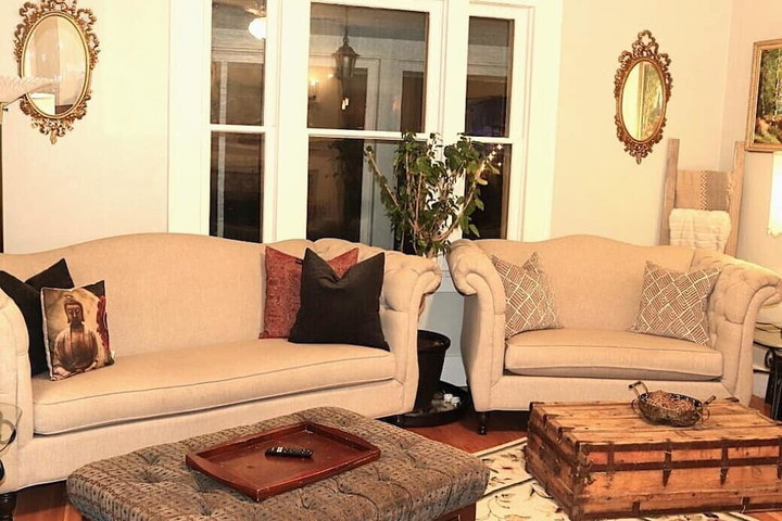Luxury Lakeview Retreat In A Revitalized 1910 Home| Sauna |Hot Tub| Iconic Porch - Salmon Arm
