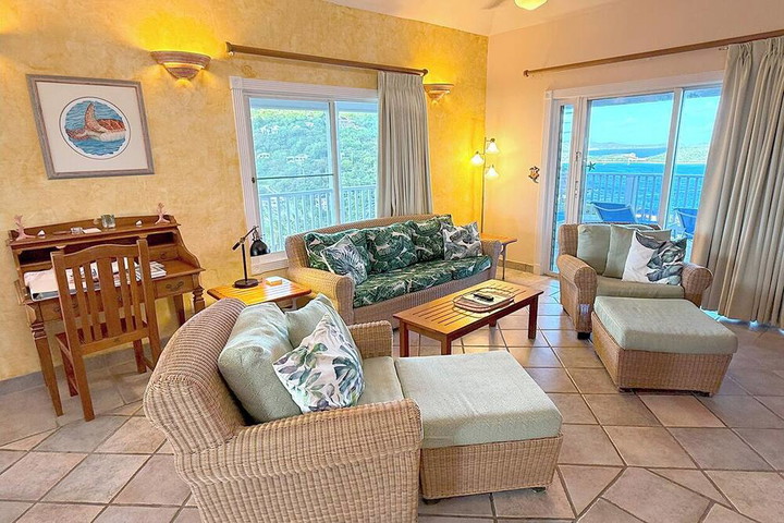 Experience The Charm Of Le Lapin  A Family-friendly Retreat Featuring Stunning Dual Views, A Refreshing Pool, And Comfortable Air Conditioning. Perfect For Unforgettable Moments With Loved Ones! - Cruz Bay