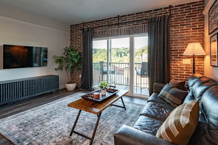 Modern 1br Flat: Free Parking, Ac, Getaway Ready! - Lynchburg, VA