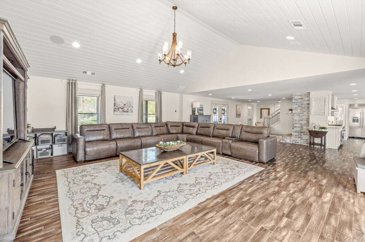 Lake Lanier Lakefront, Swim, Kayaks, Sauna, Gym, Pickleball - Flowery Branch, GA