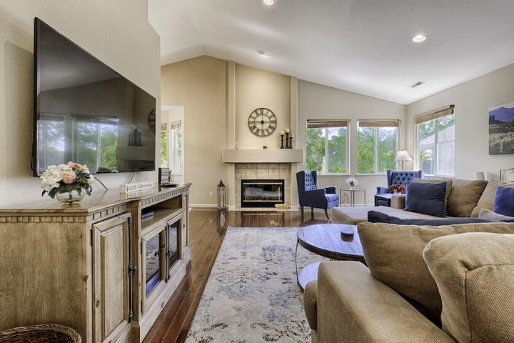 Spacious 4bd 3ba With Hot Tub, Fire Pit, And Wraparound Deck - Napa Valley, CA