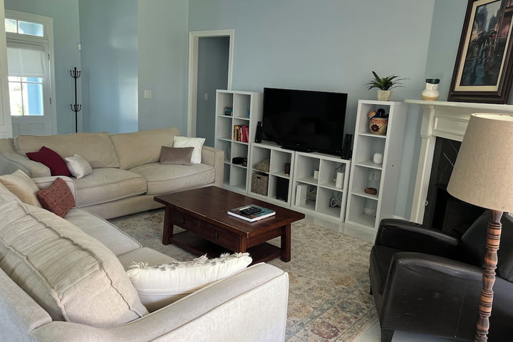 3br Retreat + Hot Tub & Lake View Near Lsu & Tiger Stadium - Baton Rouge, LA