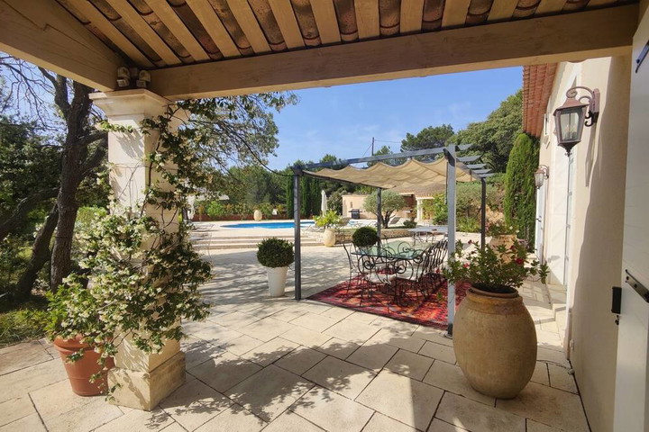 Magnifique Villa Provençale De 300 M2 Climatisée Avec Grande Piscine Plein Sud - Pélissanne