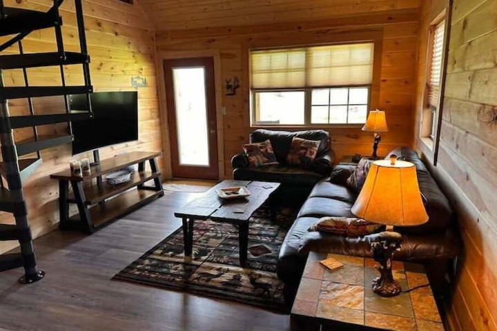 New- Sunset Bliss, Cozy 1 Bedroom, 1 Loft Cabin In The Heart Of Jonesborough - Johnson City, TN