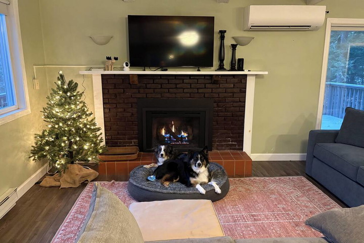 Happy Tails Hideaway  4 Bedroom Chalet Located Near Everything - North Conway, NH