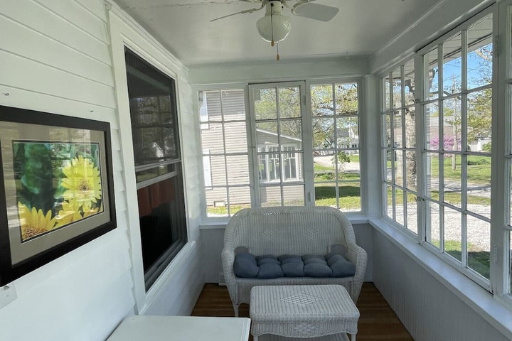 Cherry On Top! 2-bedroom House In South Lakeside! Great Porch And Outdoor Space! - Kelleys Island, OH