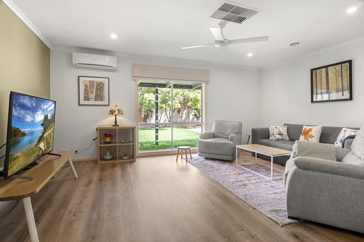 Charming 3-bed Family Home With Amazing Garden - Werribee