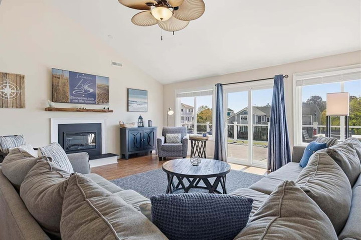 Coastal Breeze | 1890 Ft To The Beach | Private Pool, Hot Tub, And Dog Friendly - Virginia Beach, VA