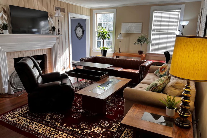 Historic 3-bedroom Cloverdale Home Next To Playhouse - Montgomery, AL