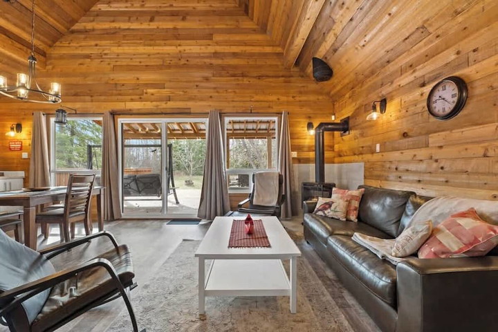 Lake Vibes 3 Bd 1 Ba Cottage Steps From The Lake - Alberta