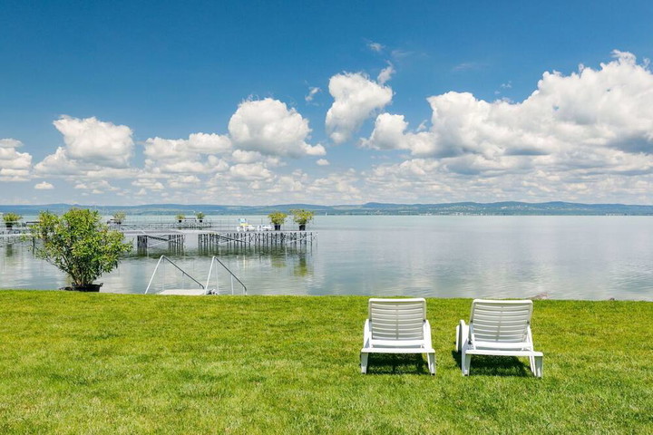 Cosy Apartment For 9 People With Wifi, A/c, Tv And Balcony - Balatonlelle